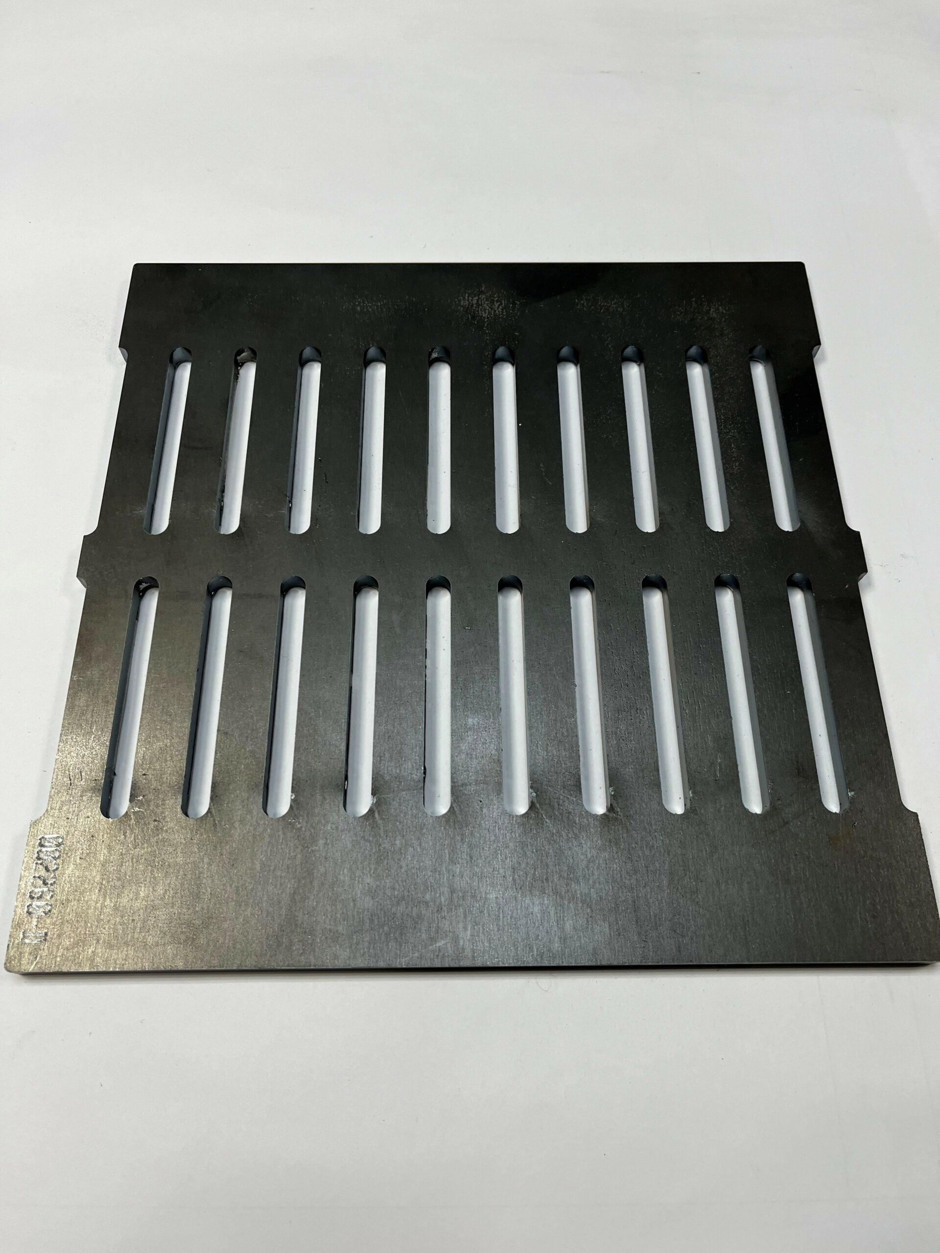 Grille simple acier 260mm x 260mm ép. 8mm - ISM Ambiance - TOTEM ARKIANE